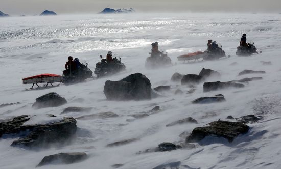 1730 Group Explorers Transport Scientists Material Editorial Stock ...