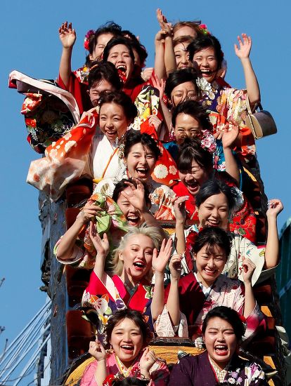 Kimonoclad 20yearold Japanese Women Scream They - Foto de stock de ...