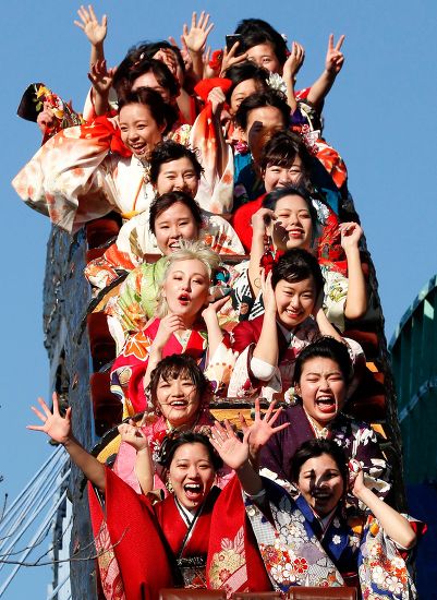 Kimonoclad 20yearold Japanese Women Scream They - Foto de stock de ...