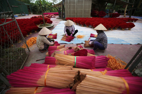 Women Arrange Incense Sticks Dry Yard Editorial Stock Photo - Stock ...