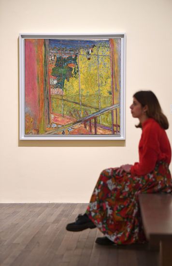 Gallery Assistant Poses Work Studio Mamosa Editorial Stock Photo ...