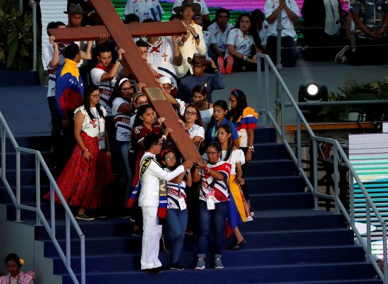 Young People Carry Huge Cross During Editorial Stock Photo - Stock ...