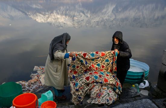 Kashmiri Laundry Man Woman Wash Clothes Editorial Stock Photo - Stock ...