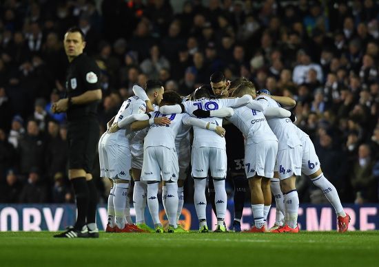 Leeds United Team Huddle Before Kick Editorial Stock Photo - Stock ...