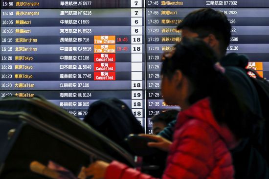 Passengers Walk Past Flight Cancelation Notification Editorial Stock ...