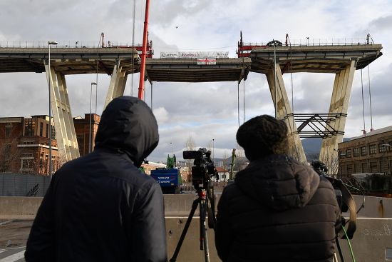 Journalists Watch Lowering Bridge Section During Editorial Stock Photo ...