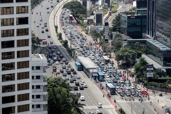 Traffic Queues Set Traffic Lights On Editorial Stock Photo - Stock ...