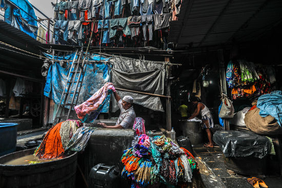 Indian Dhobi Washerman Washes Clothes Mahalaxmi Editorial Stock Photo ...