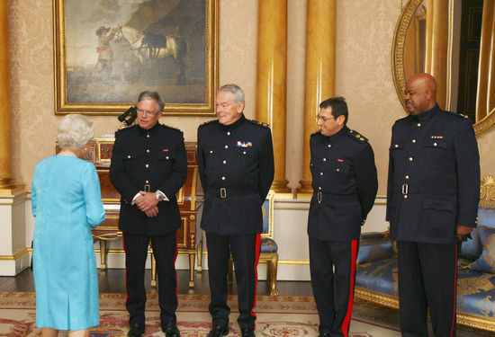 Queen Elizabeth Ii Honorary Colonel Caron Editorial Stock Photo - Stock ...