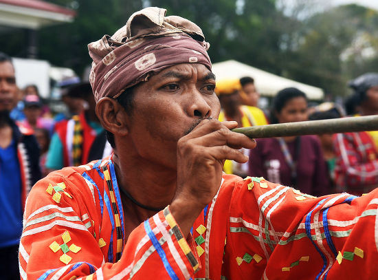 Filipino Man Indigenous Matigsalug Tribe Blows Editorial Stock Photo ...