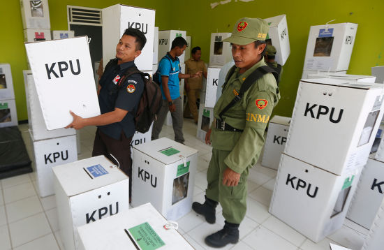District Employee Carries Ballot Box Before Editorial Stock Photo ...