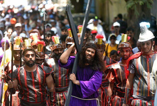 Actor Reenacts Crucifixion Jesus Christ On Editorial Stock Photo ...