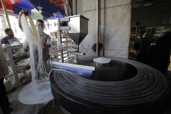 Egyptian Baker Prepares Kanafeh Traditional Middle Editorial Stock ...