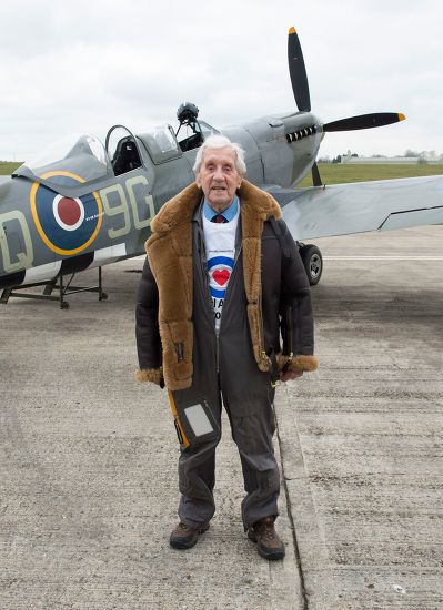 Raf Wwii Veteran Spitfire Pilot Allan Editorial Stock Photo - Stock ...