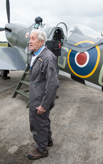 Raf Ww11 Veterans Spitfire Pilot Allan Editorial Stock Photo - Stock ...