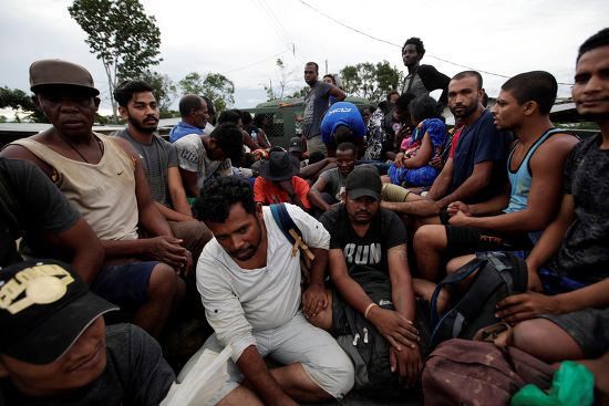 0140 Migrants Arrive Temporary Humanitarian Campsite Editorial Stock ...