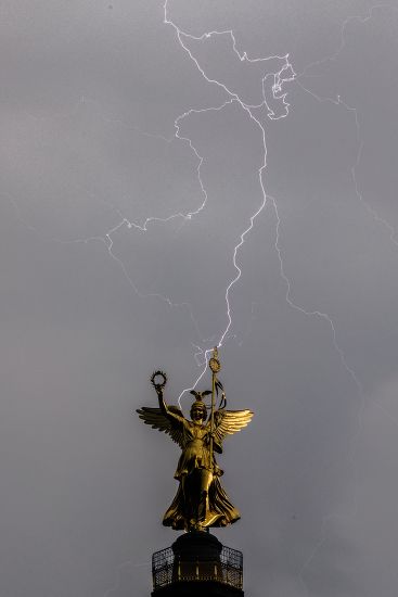 Lightning Strikes Behind Victoria Statue On Editorial Stock Photo ...