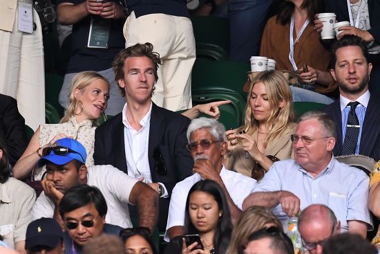 fotos de Poppy Delevingne James Cook Sienna Miller - Foto de stock de ...