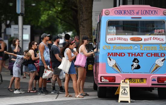 Londoners Queue Ice Cream Van London Editorial Stock Photo - Stock ...