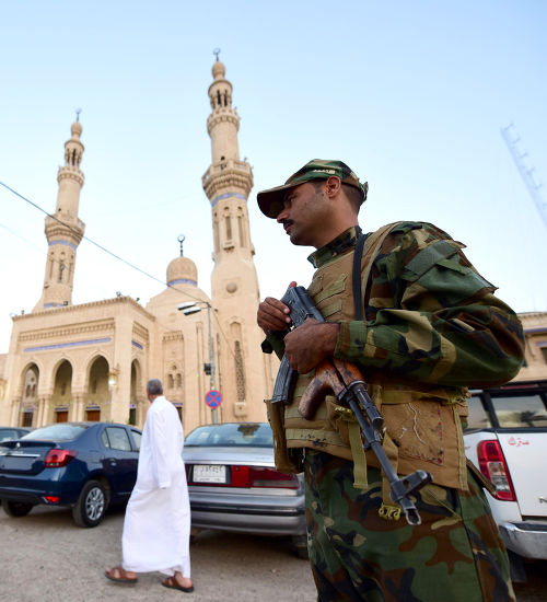 Iraqi Security Man Stands Guard Iraqi Editorial Stock Photo - Stock ...
