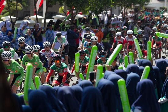 Residents Cheer Cyclist During Second Stage Editorial Stock Photo ...