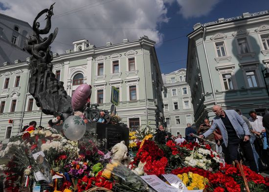 People Place Flowers Against Monument Beslan Editorial Stock Photo ...