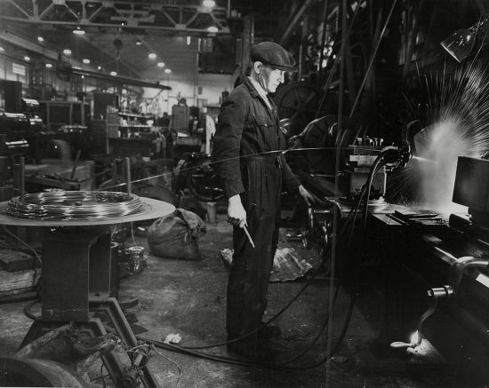 Wwii Britain Munitionsministry Supply Workshops Working Editorial Stock ...
