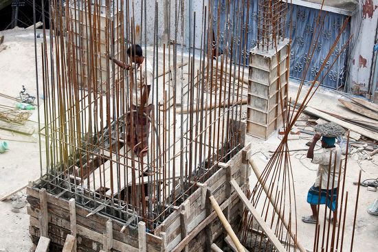 Bangladeshi Laborers Work Construction Site Dhaka Editorial Stock Photo ...