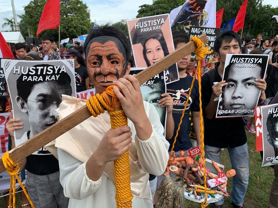 Filipino Protestors Stage Demonstration Commemorate Declaration ...