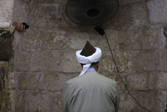 Sheikh Muhammad Mehmet Adil Alhaqqani Prays Editorial Stock Photo ...