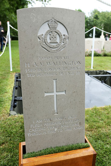 Private Henry Wallingtons Head Stone Editorial Stock Photo - Stock ...