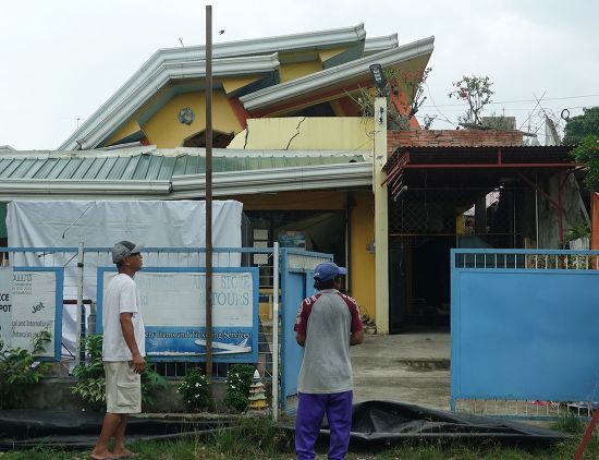 Damaged Building Seen Earthquakehit Town Makilala Editorial Stock Photo ...