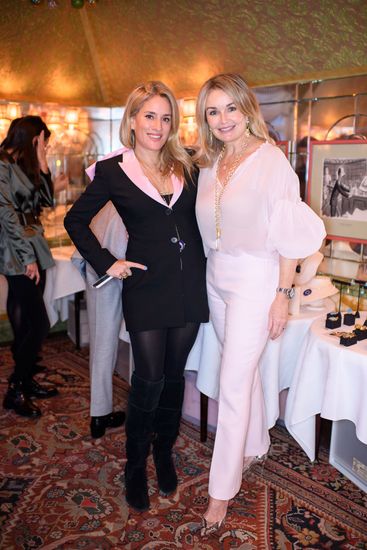 Olivia Innocenti Buckley Sandy Macdonald Hall - Foto de stock de ...