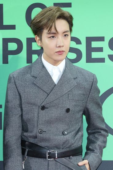 Jhope Kpop Group Bts Poses Photo - Foto de stock de contenido editorial ...