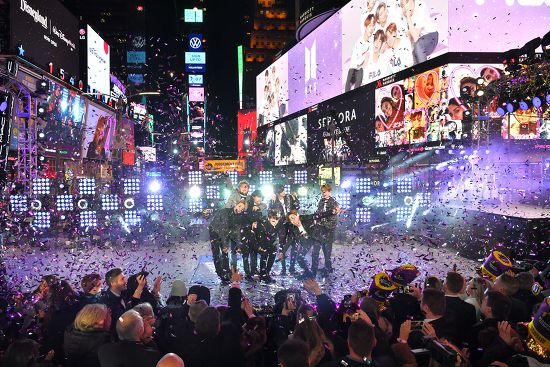 Bts Perform During Dick Clarks New Editorial Stock Photo - Stock Image ...