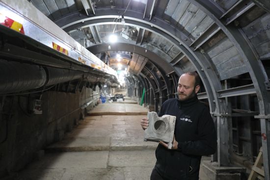 Archaeologist Ari Levi Holds Piece 2000yearold - Foto de stock de ...