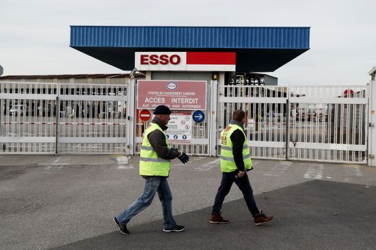 Two Workers Exxonmobil Refinery Members Confederation Editorial Stock ...