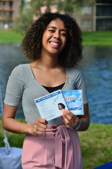 Recording Artist Samantha Grady Attends Annual Editorial Stock Photo ...