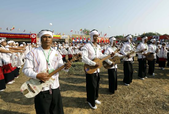 Kayah Ethnic People Perform Traditional Dance Editorial Stock Photo ...