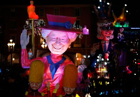 Float Britains Queen Elizabeth Ii Makes Editorial Stock Photo - Stock ...