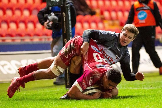 Scarlets Replacement Dan Davis Scores Try Editorial Stock Photo - Stock ...