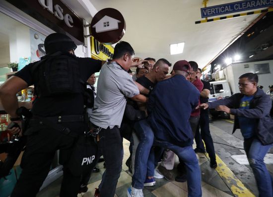 Policemen Subdue Hostagetaker Alchie Paray C Editorial Stock Photo ...