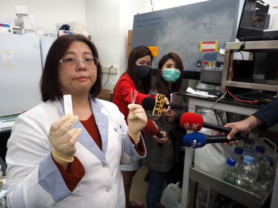 Researcher Tung Chaoping L Displays Test Editorial Stock Photo - Stock ...