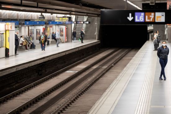 People Seen Diagonal Subway Station Barcelona Editorial Stock Photo ...