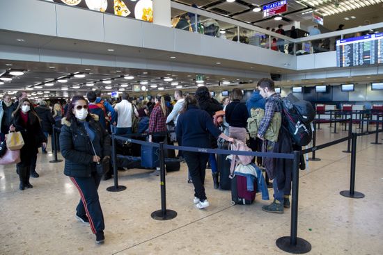 Passengers Their Luggages Wait Line Checkin Editorial Stock Photo ...
