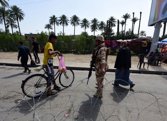 Iraqi Soldier Stands Checkpoint Iraqi Shiite Editorial Stock Photo ...