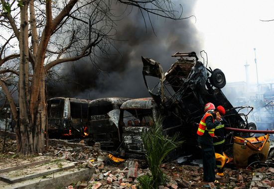 Pakistani Firefighters Use Water Pipes Extinguish Editorial Stock Photo ...