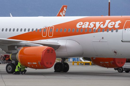 Technicians Cover Engine Easyjet Aircraft Which Editorial Stock Photo ...