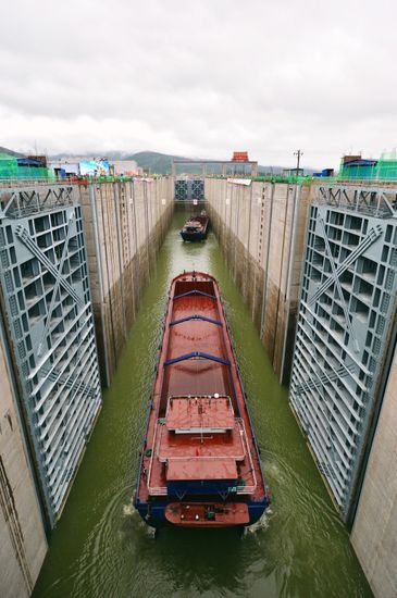 Vessels Steer Into Ship Chamber Ship Editorial Stock Photo - Stock ...