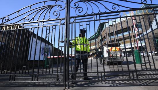 Security Guard Gates All England Lawn Editorial Stock Photo - Stock ...